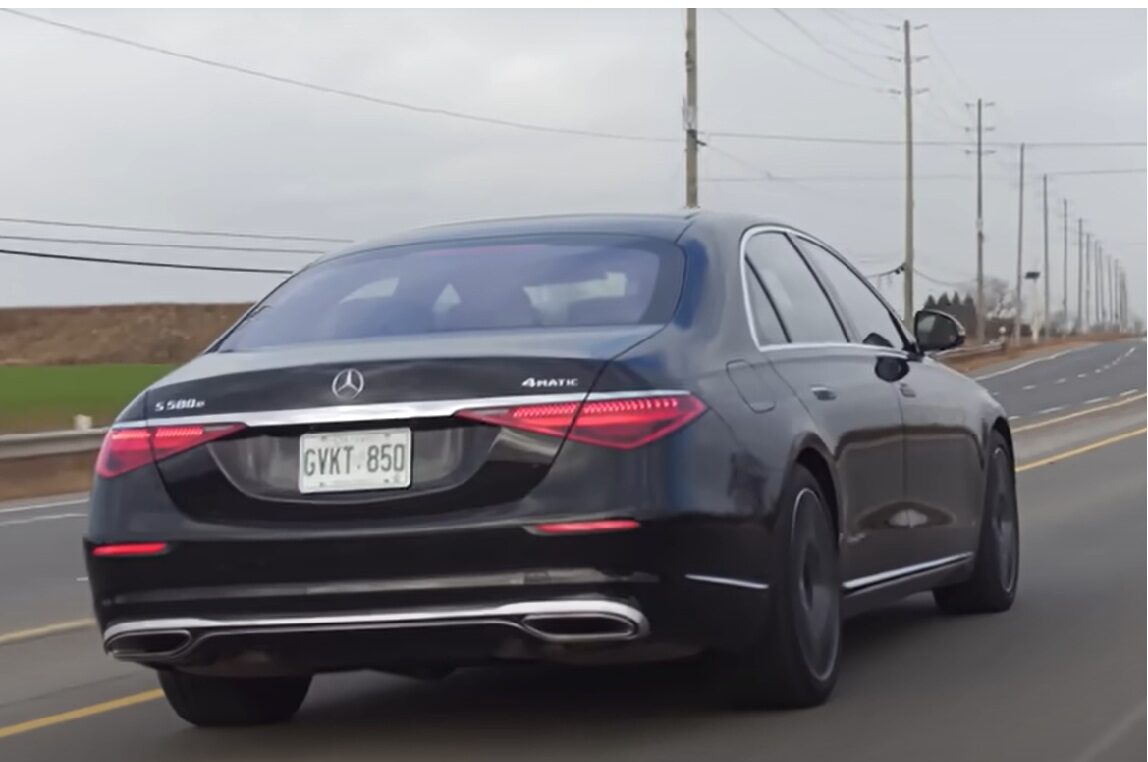 Mercedes 550 Chauffeur by Pearson Airport Taxi & Limo Service - Pearson ...